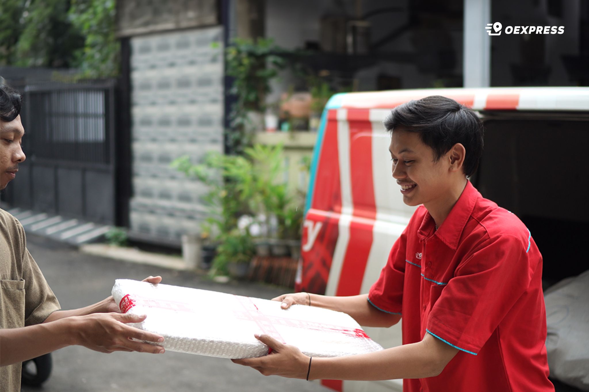 Panduan Lengkap Memilih Layanan Kirim Paket yang Tepat - OExpress